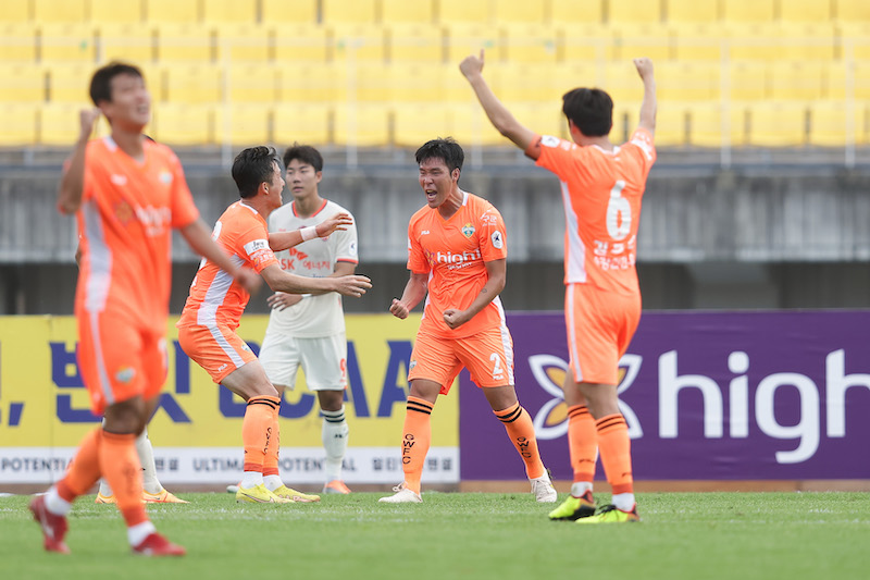 ‘멀티 골’ 강원 김영빈, K리그1 33라운드 MVP - 민중의소리